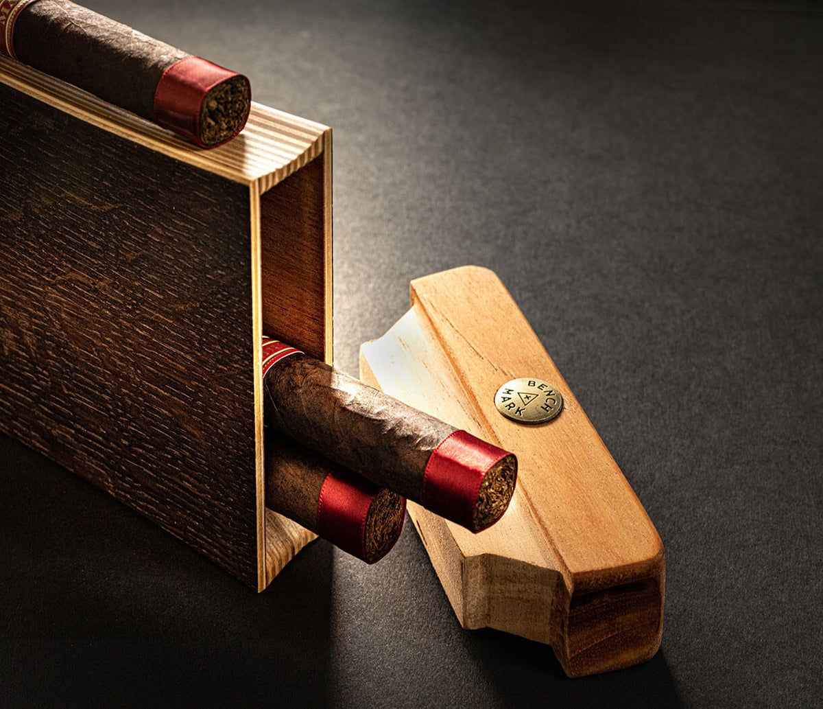 Legacy Quarter-sawn Fumed White Oak Travel Humidor – Benchmark Humidors